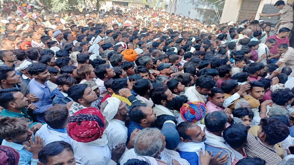 Severe shortage of urea fertilizer in the Nainwa region of Bundi, the ...
