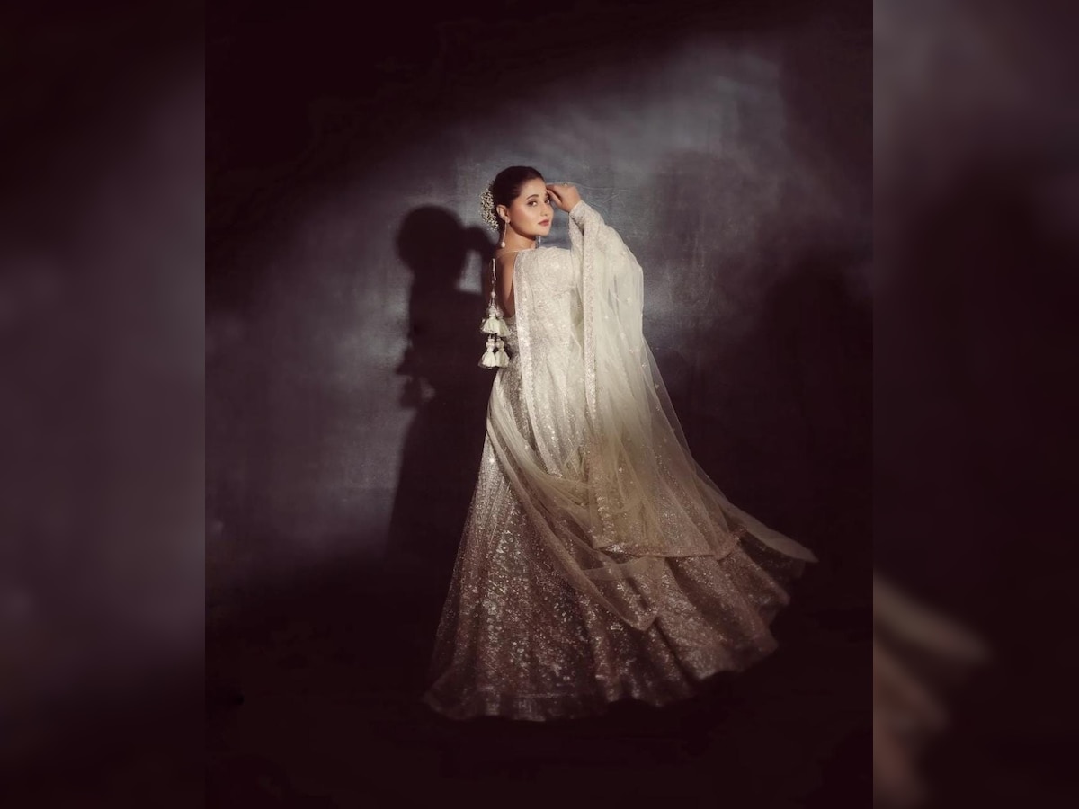 Bhojpuri Actress Rashmi Desai Shared Anarkali Suit Killer Bold Pose ...