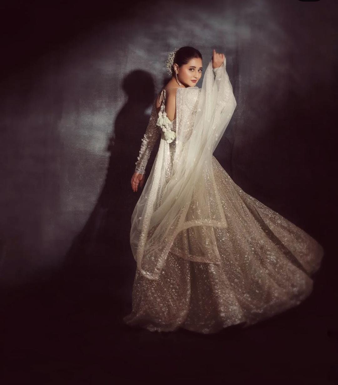 Bhojpuri Actress Rashmi Desai Shared Anarkali Suit Killer Bold Pose ...