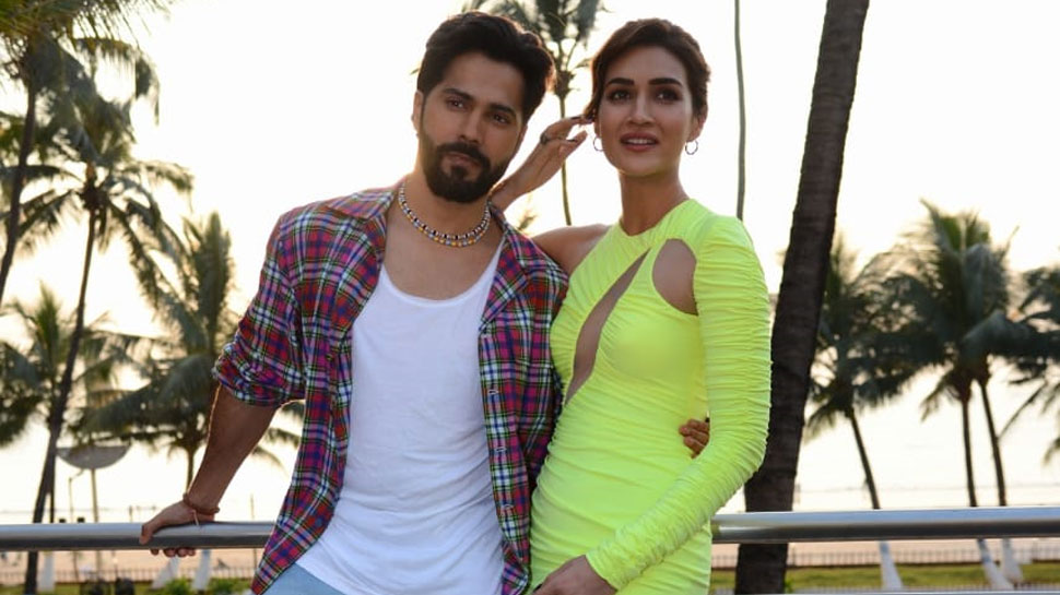 superhot actress in boldest dress big cut in between breasts tight ...