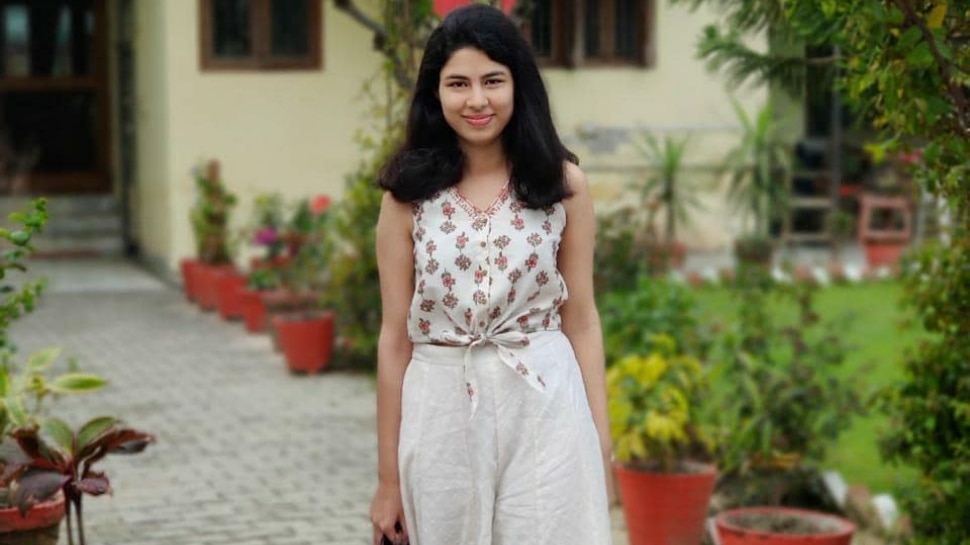 Ananya become an IAS after just one year of preparation and at the age ...