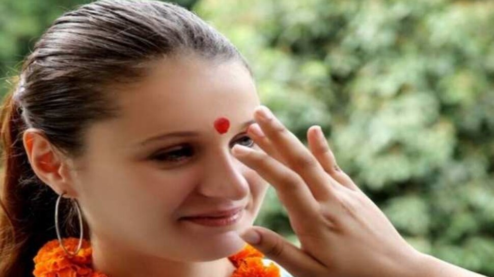 These people should not put red tilak may increase problems in life ...