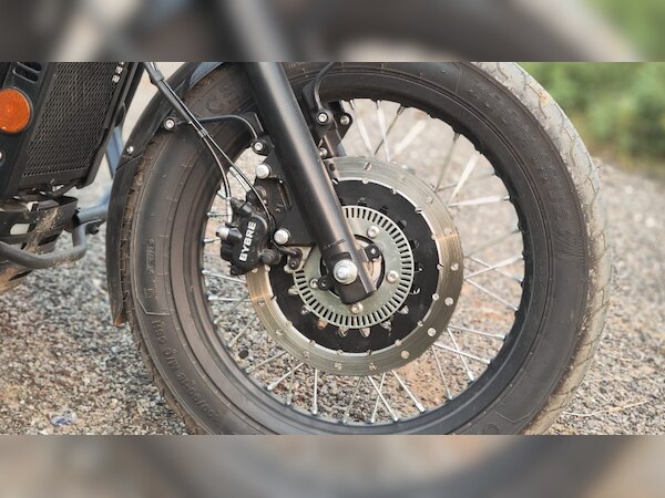 सिर्फ डिजाइन के लिए नहीं होते Disk Brake में मिलने वाले छेद, ऐसे बचाते ...
