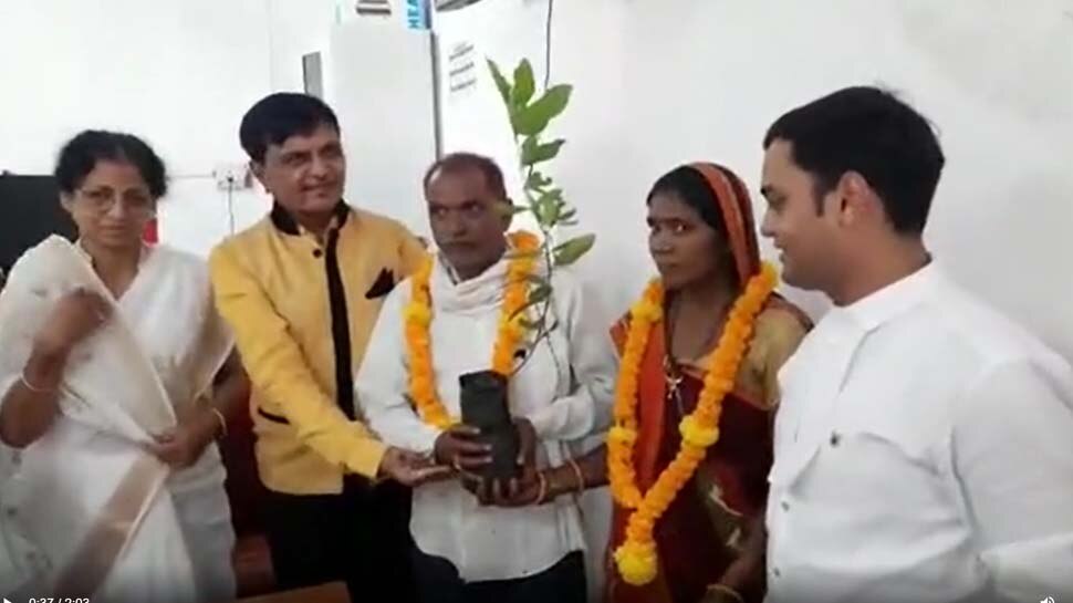 old couple married in 60 years age khandwa family court interesting case ngmp | 60 साल की उम्र ...