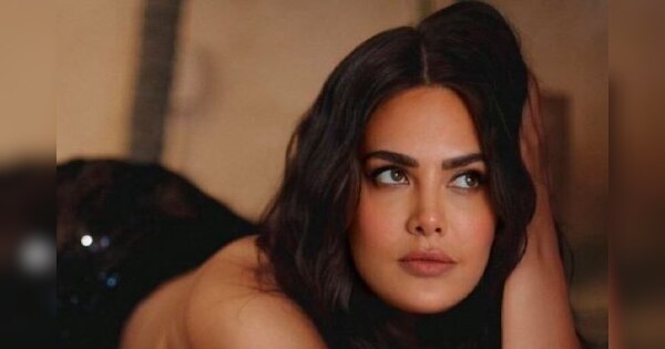 Esha Gupta flaunts her curvy figure in skin fit deep neck silver gown ...