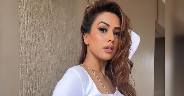 Nia Sharma flaunts her perfect figure in bodycon gown | निया शर्मा ने ...