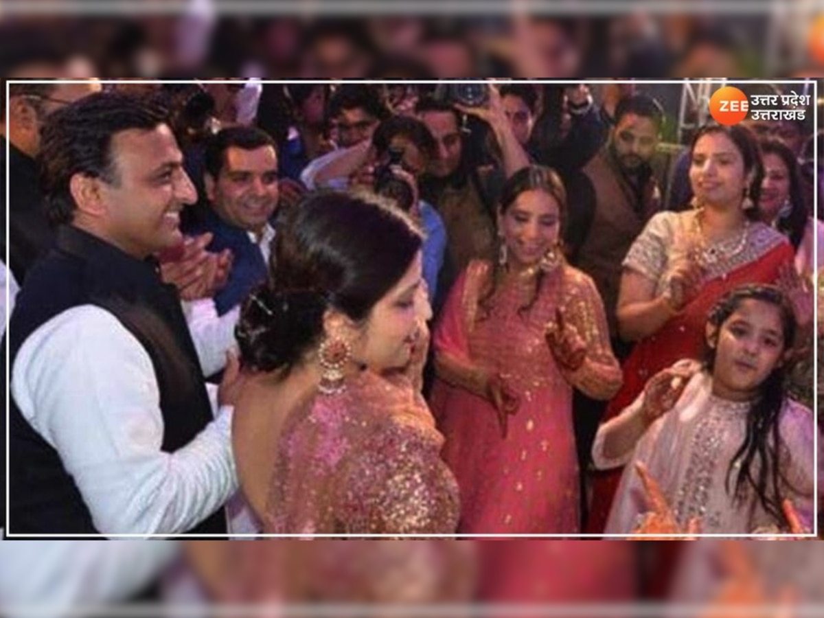 Dimple yadav photos family funciton see pictures mulayam daughter masti ...