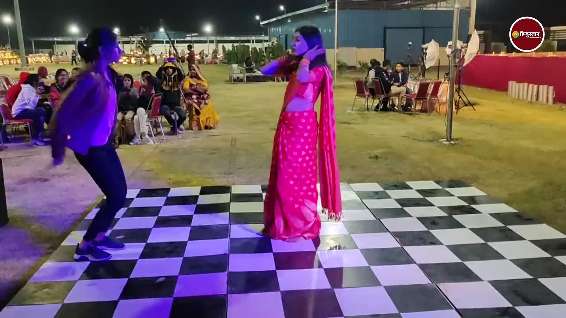 Sapna Choudhary चटक मटक सॉन्ग पर हरियाणवी छोरियों का किलर डांस यूजर्स बोले सपना चौधरी हो