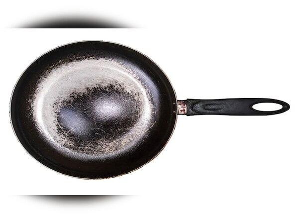 how to clean burnt utensils tava se kalapan kaise durr karein | Jala ...