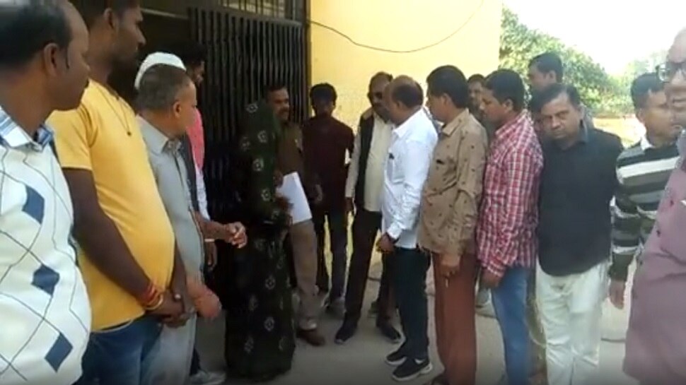 Congress councilor husband attacked in Anta people angry due to no ...