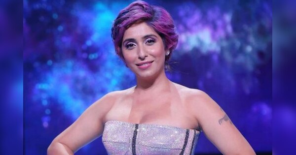 Singer Neha Bhasin flaunts her two piece look in Viral Video | सिंगर ...