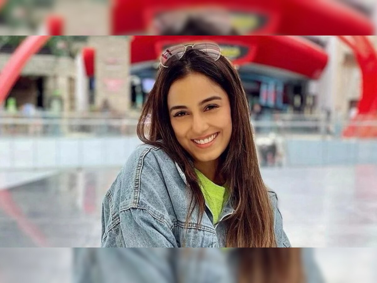 Sexy Srishti Rode Bold Bikini Look Viral on internet Kapil sharma show ...