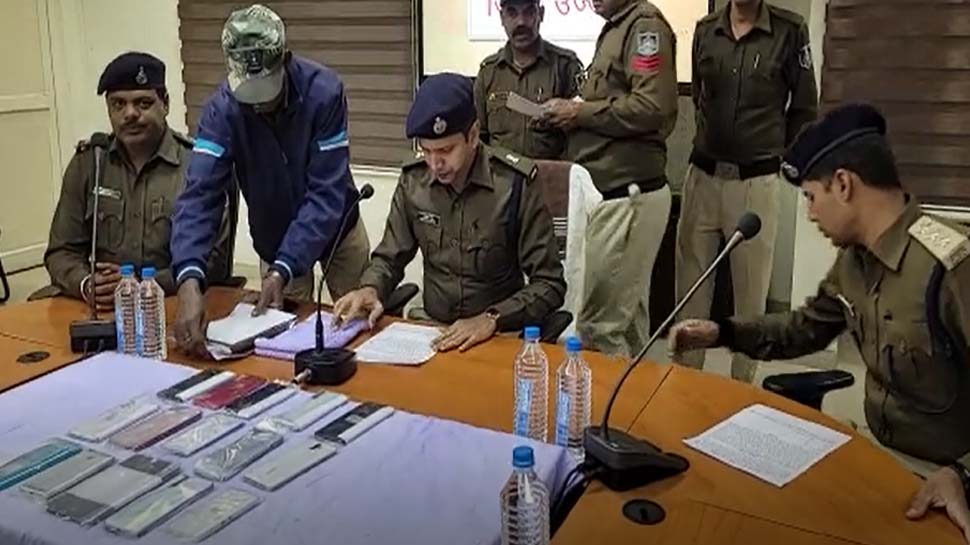 mp news commendable work of ujjain police 15 stolen mobile phones ...