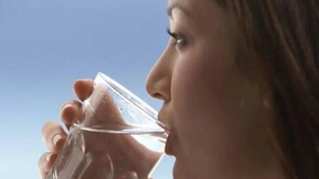 Drinking excessive water can be dangerous for the body Hyponatremia disadvantages of too much ...