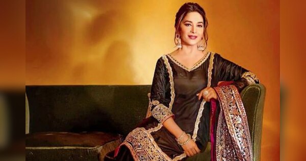 Madhuri Dixit Nene looks stunning in white saree she gave killer poses ...