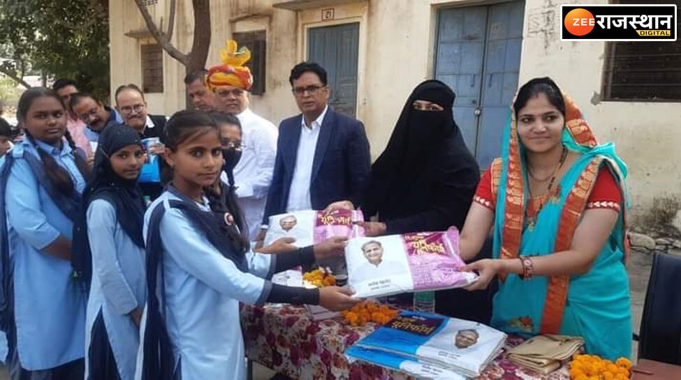CM Gehlot Bal Gopal milk and free school uniform distribution ceremony ...