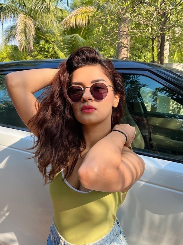 Avneet Kaur Sizzling photos in denim shorts and deep neck top | Avneet ...