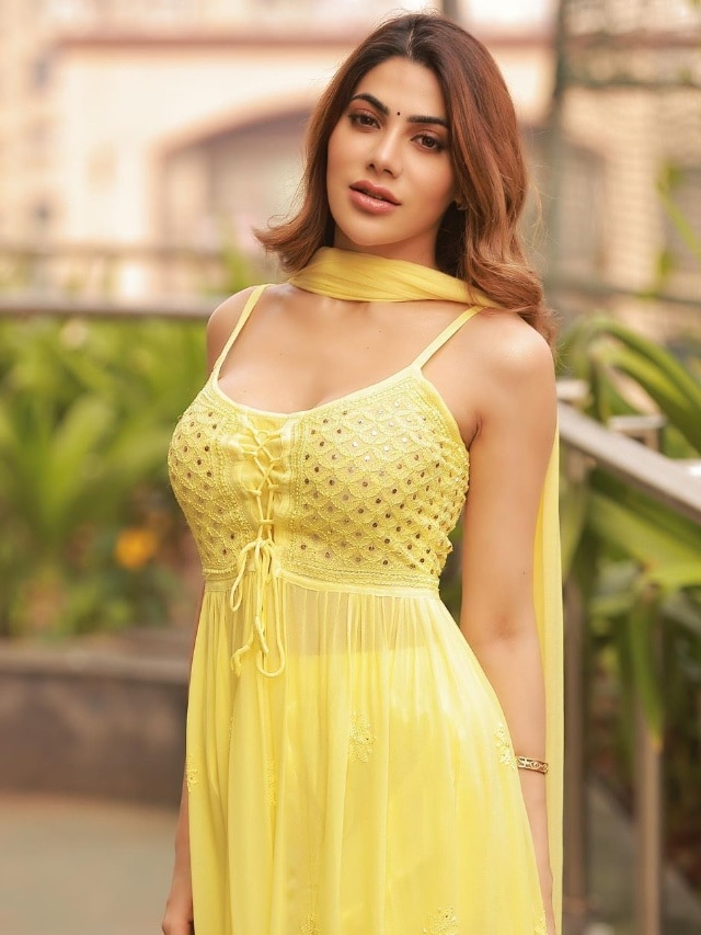 Nikki Tamboli wear yellow suit for photoshoot she gave beautiful poses ...