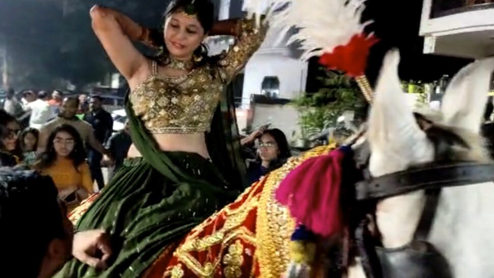 The brides, the groom and the barati were stunned when they rode in a ...