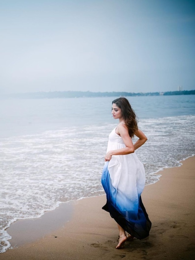 Donal Bisht beach look in white and blue gown Bold photos went viral ...