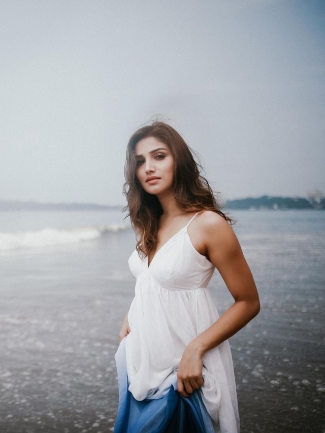 Donal Bisht beach look in white and blue gown Bold photos went viral ...