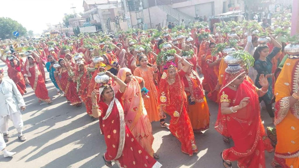 Katha started with Shobha yatra of Mali Samaj in Nagaur these talents ...