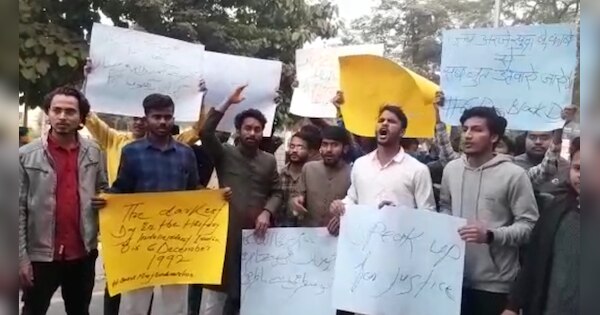 Students of AMU protest on the anniversary of Babri demolition | AMU ...