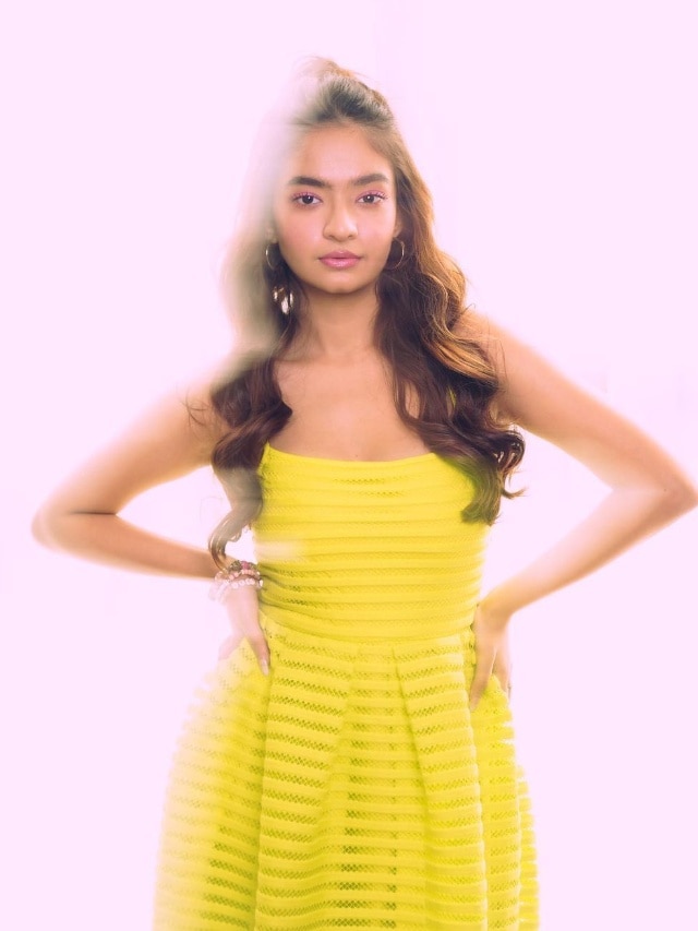 Anushka Sen Showed her super bold look in yellow Short dress | Anushka ...