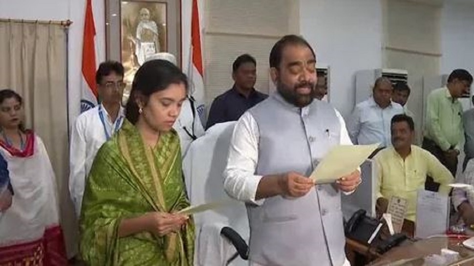 Padampur MLA Barsha Singh Bariha Takes Oath In Assembly । Barsha Singh Bariha: ମୁଁ ଶ୍ରୀମତି ବର୍ଷା ...