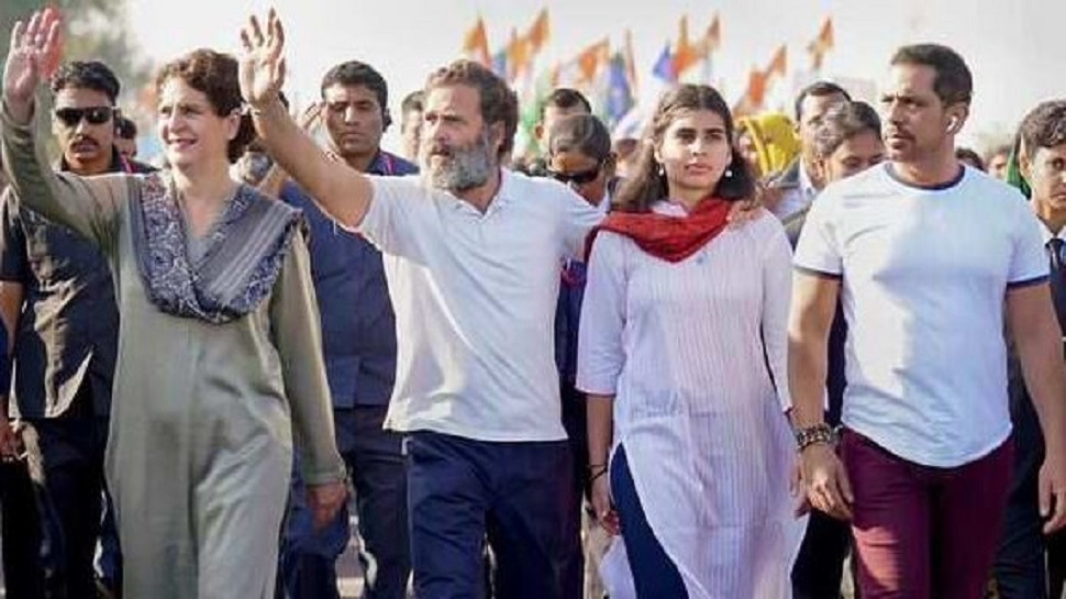 Priyanka Gandhi Vadra Daughter Miraya Vadra Join Rahul Gandhi Bharayt ...