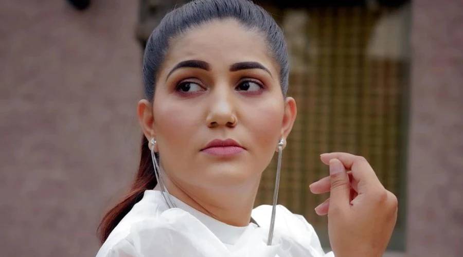 Sapna choudhary looks bold in red saree see her stunning pics | सपना ...