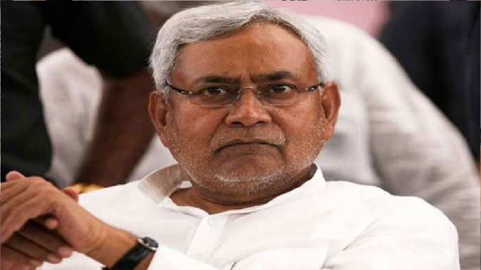 CM Nitish kumar seen in action in Janata Darbar took DM class for ...