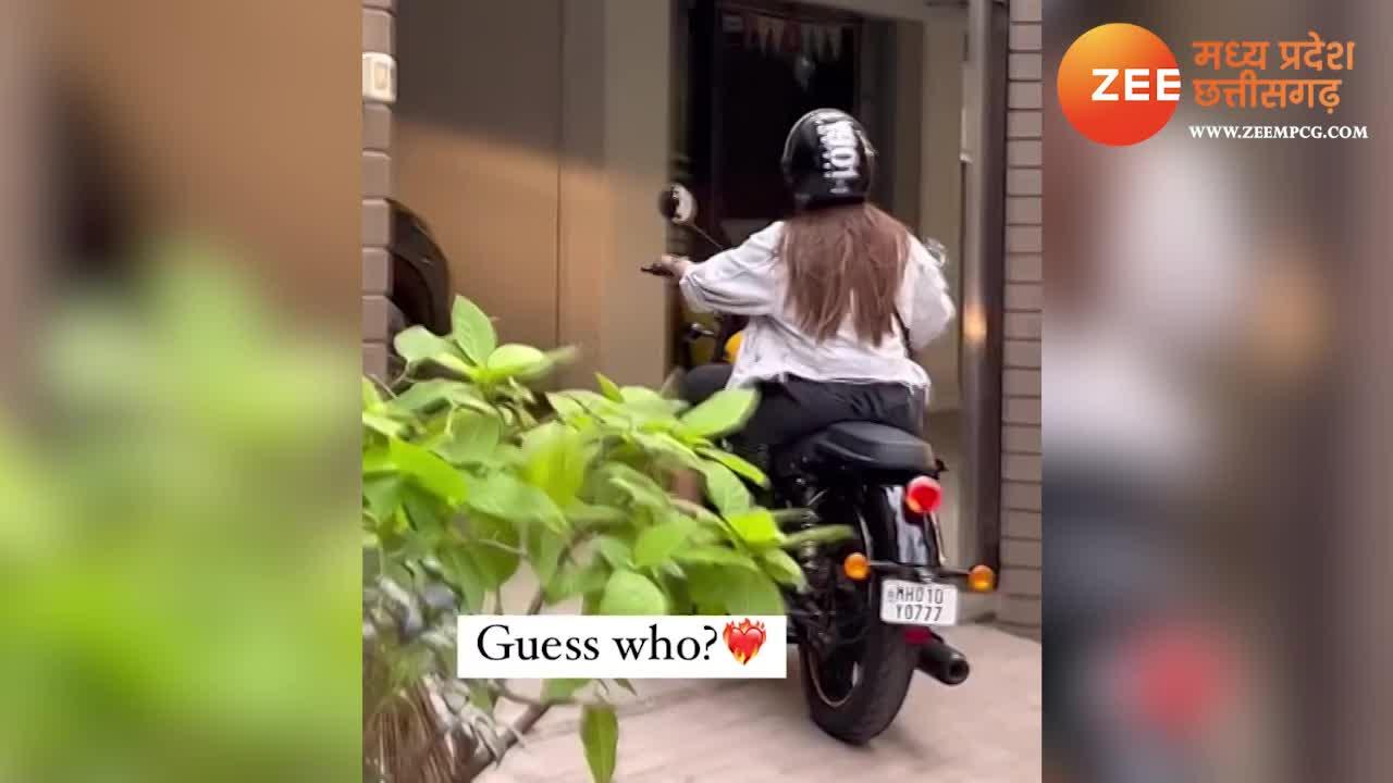 Hey who is this sexy beauty actress is driving Bullet Bike did you ...