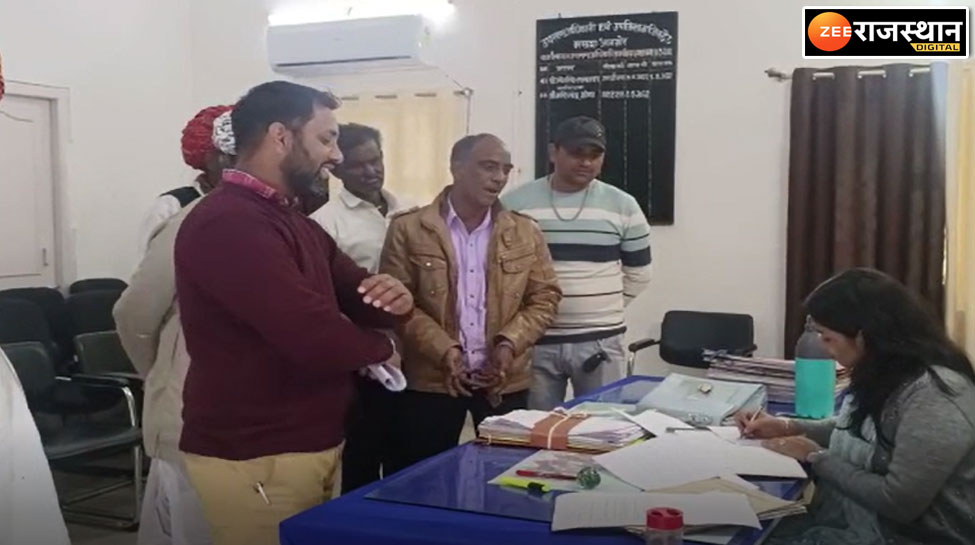 Memorandum to Block Education Officer Masuda Ajmer demanding ...