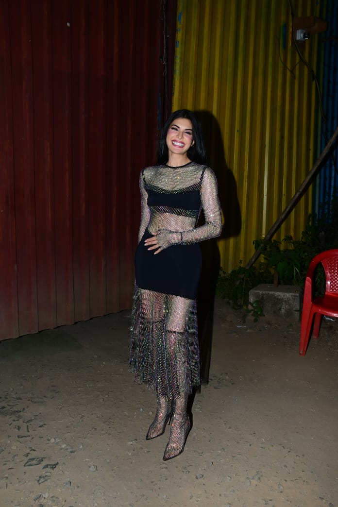 Jacqueline Fernandez wore braless bold and sexy black dress for cirkus ...
