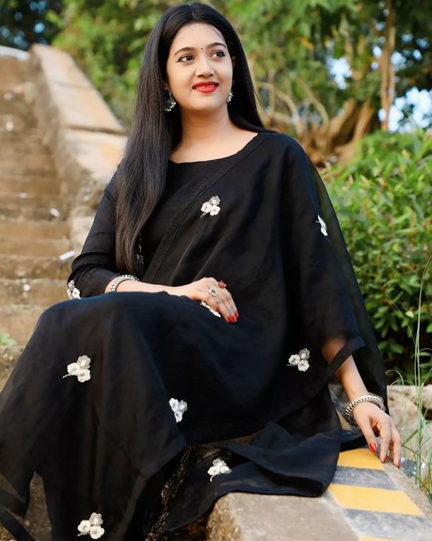 See The Ollywood Actress Varsha Priyadarshini Latest pics