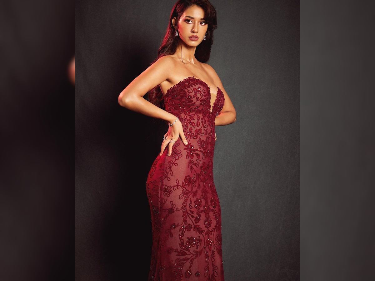 disha patani sizzles in braless flaunt huge cleavage in sexy red dress