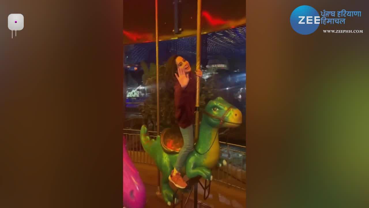 social media sensation urfi javed dance on patli kamariya bole hi hi ... social media sensation urfi javed dance on patli kamariya bole hi hi ...