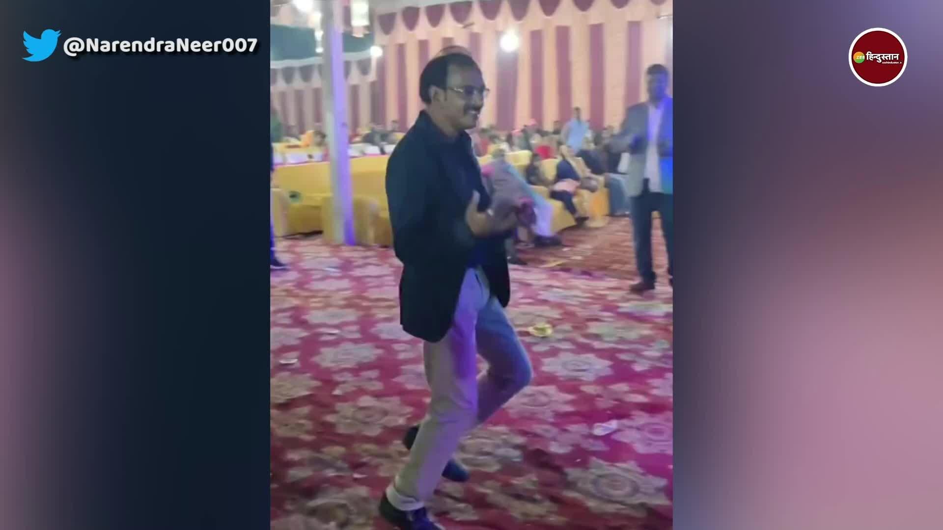 jimmy jimmy aaja song watch uncle dancing showing amazing dance moves ...