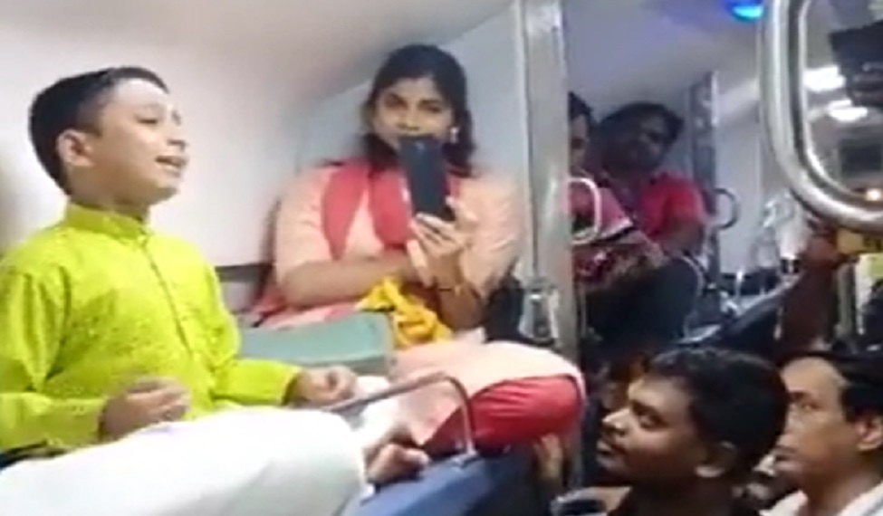 chennai boy classical music performance in running train from varanasi goes viral चेन्नई के इस ...