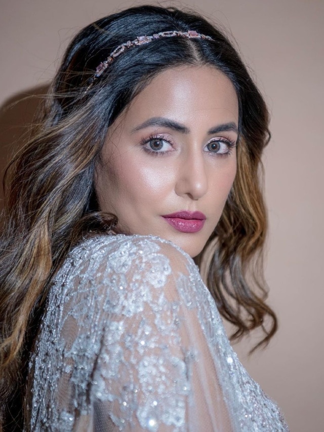 Hina Khan stunning look in Shimmer bold lehenga gown | शिमर लहंगे में ...