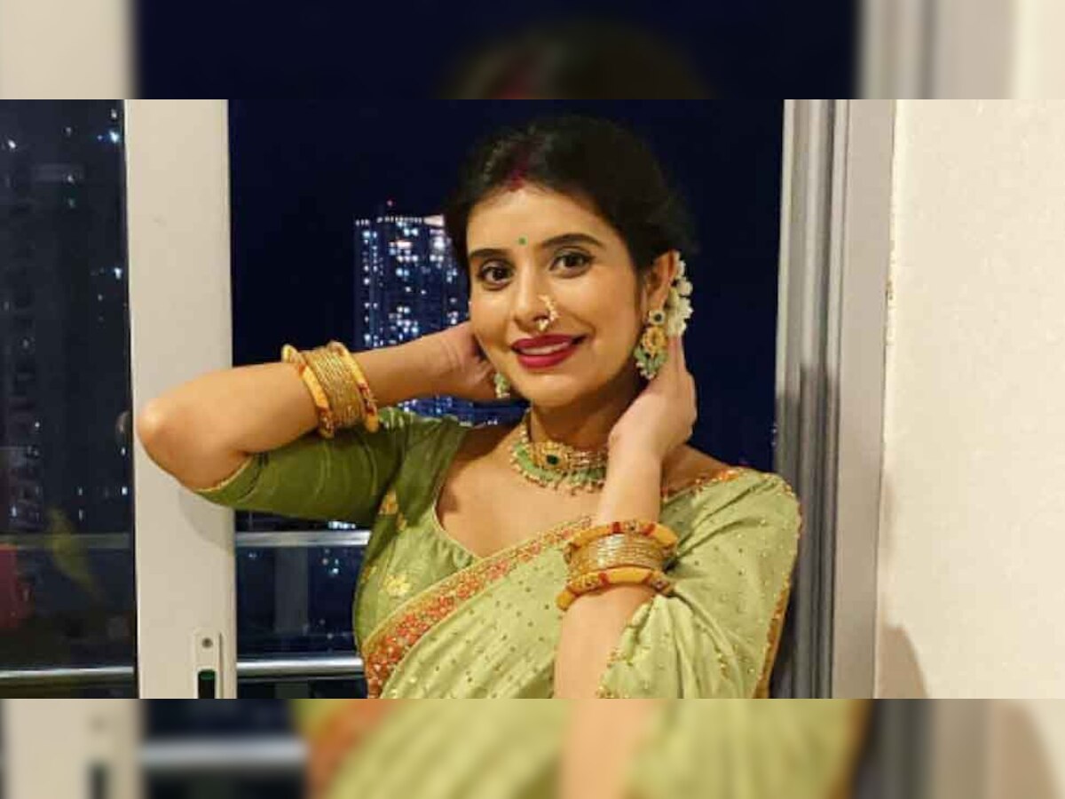 Charu asopa look bold in red off shoulder dress in this festive season ...