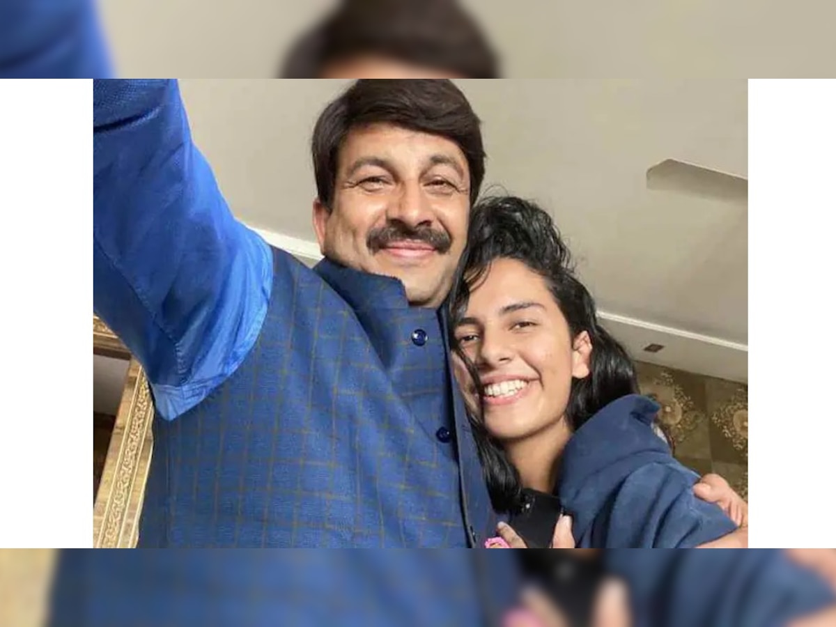 manoj tiwari beautiful elder daughter rhiti tiwari bold photos viral on ...
