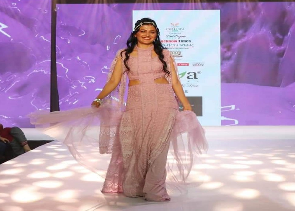 upsc civil service IAS Suhas LY Wife ghaziabad ADM ritu suhas ramp walk ...