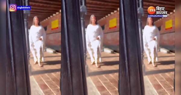 Akshara Singh immersed in devotion after reaching God house watch video ...