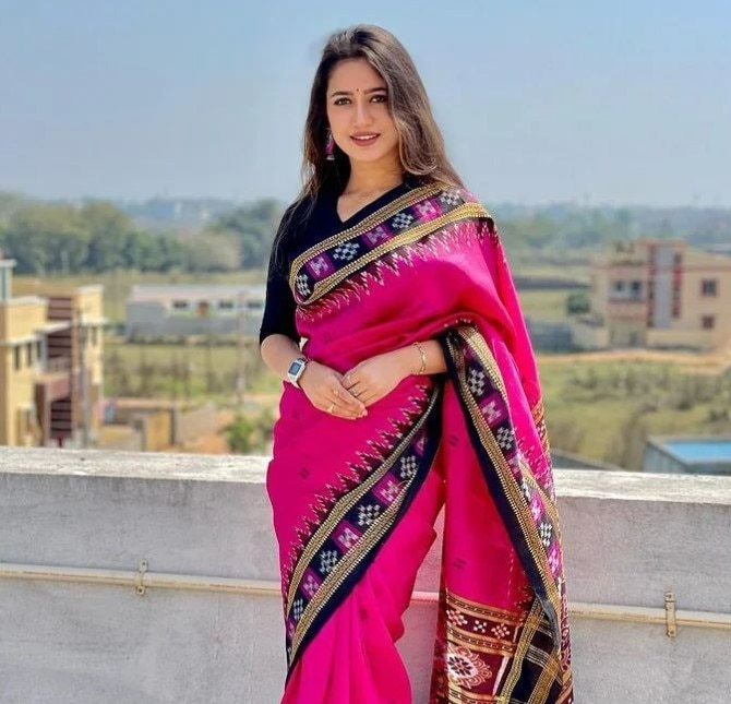 see the ollywood actress Elina Samantray latest pics