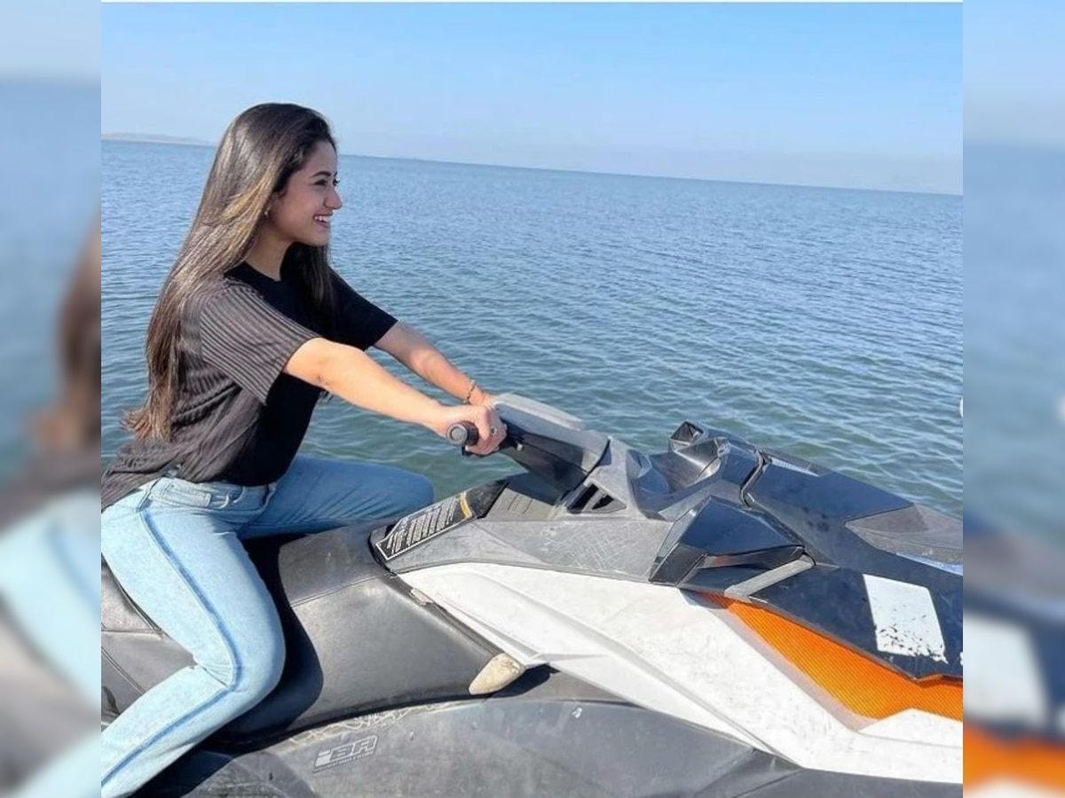 see the ollywood actress Elina Samantray latest pics