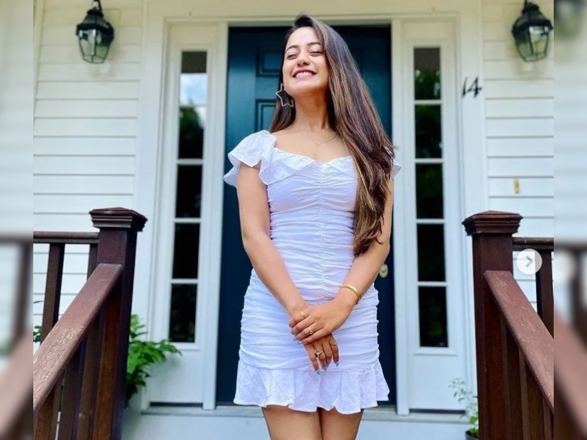 see the ollywood actress Elina Samantray latest pics