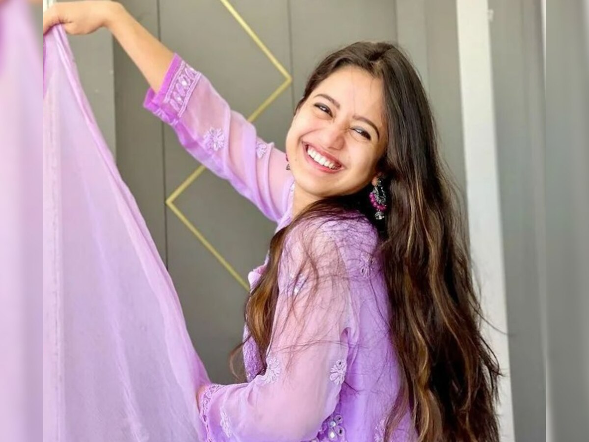 see the ollywood actress Elina Samantray latest pics