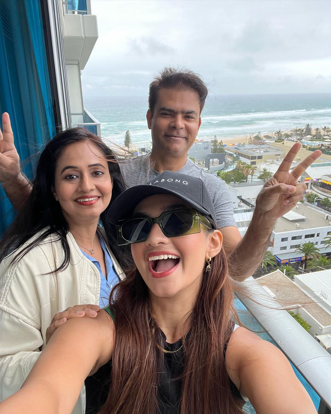 Anushka sen shares bold photos in casual dress user like her style smzs